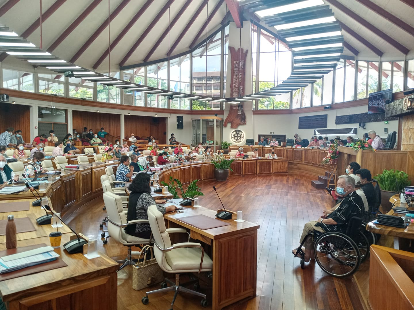 212,8 milliards de Fcfp : Le budget 2022 de la Polynésie adopté • TNTV ...