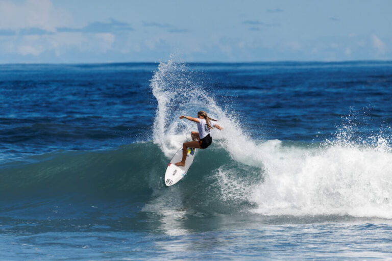 Toa Pro : les rideuses locales surfent vers les quarts de finale • TNTV ...