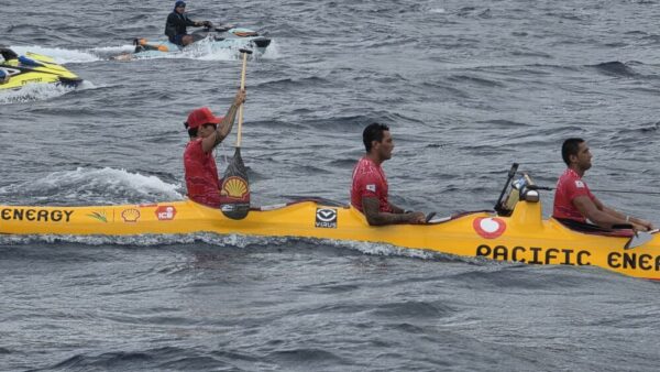 Shell Va'a remporte la Vodafone Channel Race 2026 • TNTV News - Tahiti ...